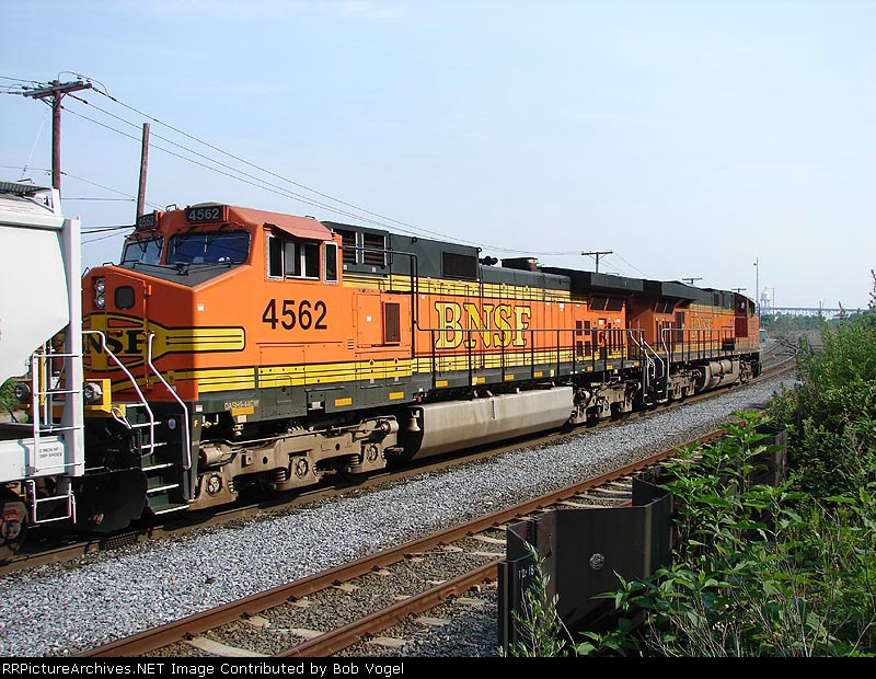 BNSF 4562